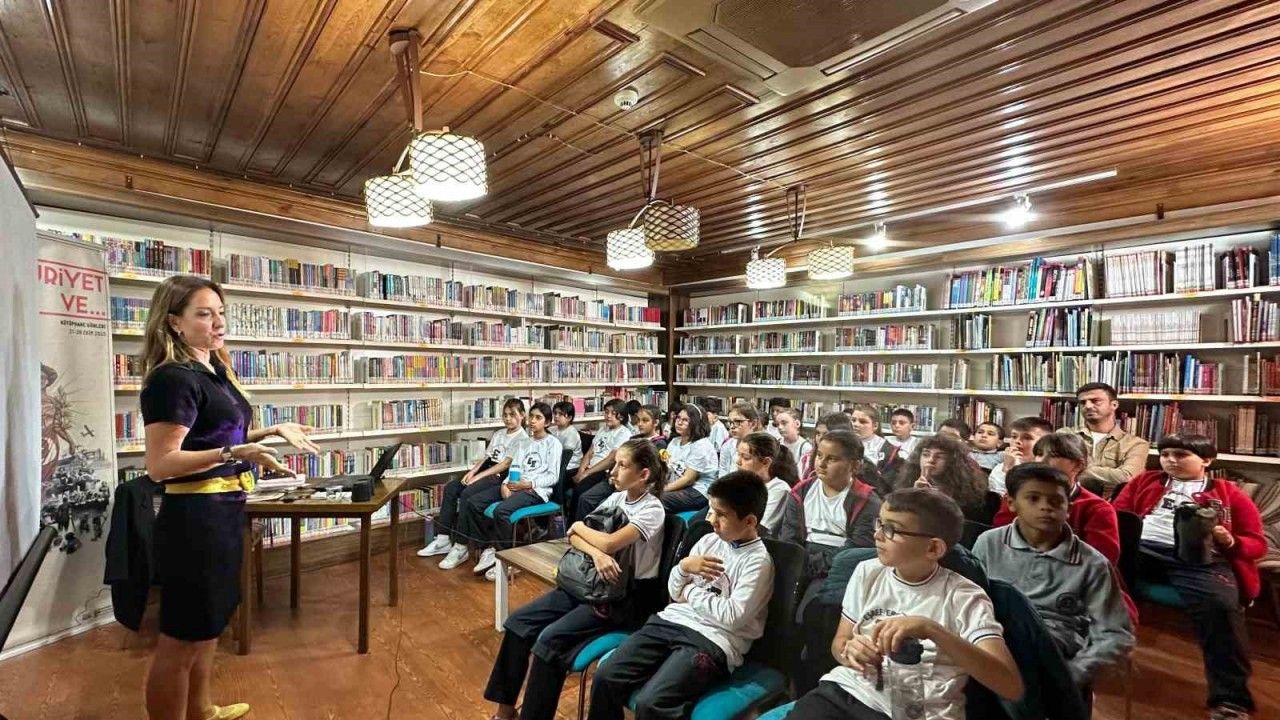 Burcu Bahar ’Atatürk ve Sihirli Gözlük’ kitabını anlattı - Haber Gazetesi Burcu Bahar ’Atatürk ve Sihirli Gözlük’ kitabını anlattı - Haber Gazetesi