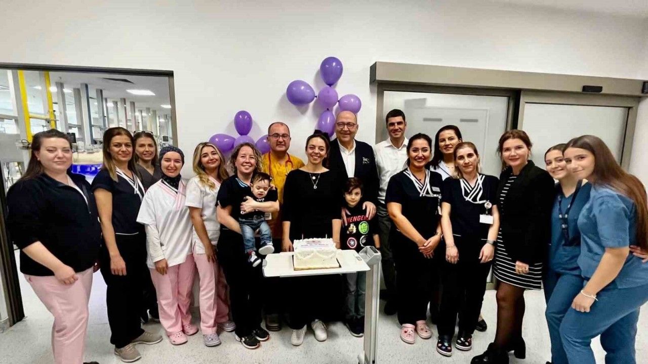 İzmir’de 670 gram doğan Bora bebek mücadelesini kazandı, doktorlarla ...