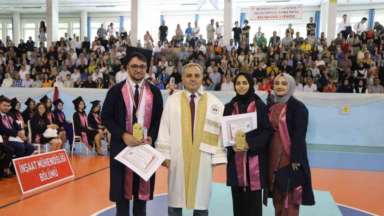 ERÜ Mühendislik Fakültesi 2022-2023 Eğitim-Öğretim Dönem Mezunlarını ... ERÜ Mühendislik Fakültesi 2022-2023 Eğitim-Öğretim Dönem Mezunlarını ...