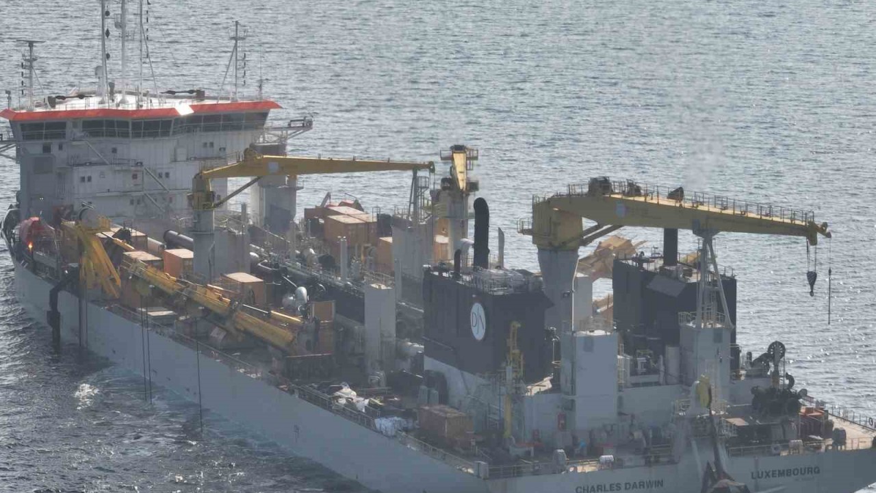 İstanbul Havalimanı inşaatında çalışan dev gemi havadan görüntülendi ... İstanbul Havalimanı inşaatında çalışan dev gemi havadan görüntülendi ...
